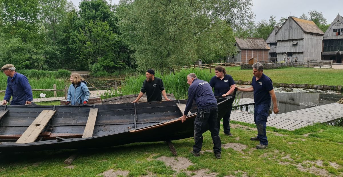 De boten van Dorestad zijn te water gelaten | Archeon